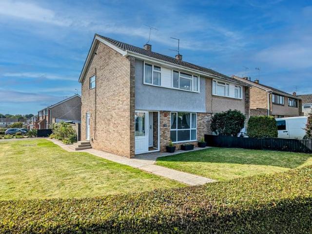Farm View, Taunton 3 bed end of terrace house to rent £1,475 pcm £340 pw