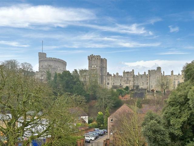 Farm Yard, Windsor, Berkshire SL4, 2 bed flat to rent, £2,450 pcm | PrimeLocation