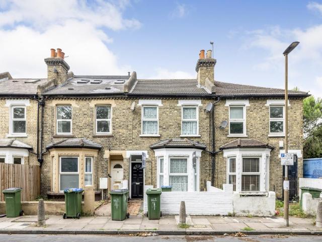 Farmdale Road London SE10 4 bed terraced house to rent £3,600 pcm £831 pw