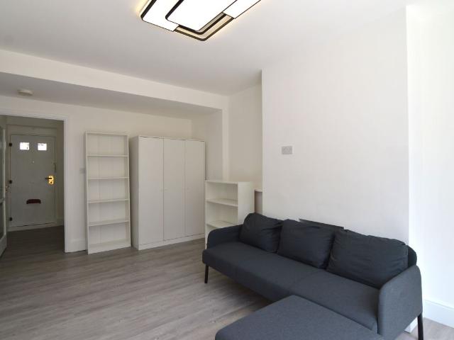 Farmer House, Keetons Road, London SE16, 1 bed flat to rent, £1,995 pcm | PrimeLocation