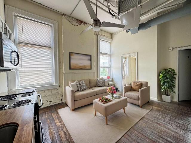 Farmer's Exchange Athens 3 Bedroom Apartment for Rent at 580 E Broad St, Athens, GA 30601