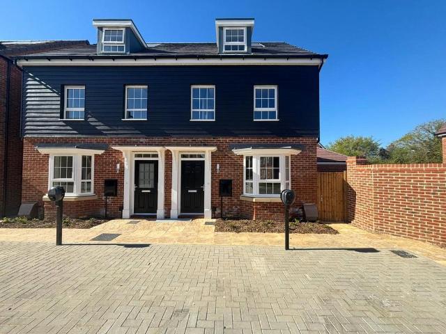Farmers Road, Finchwood Park. 3 bed semi detached house to rent £2,295 pcm £530 pw