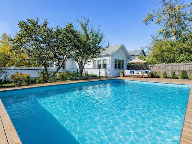 Farmhouse with garden and pool