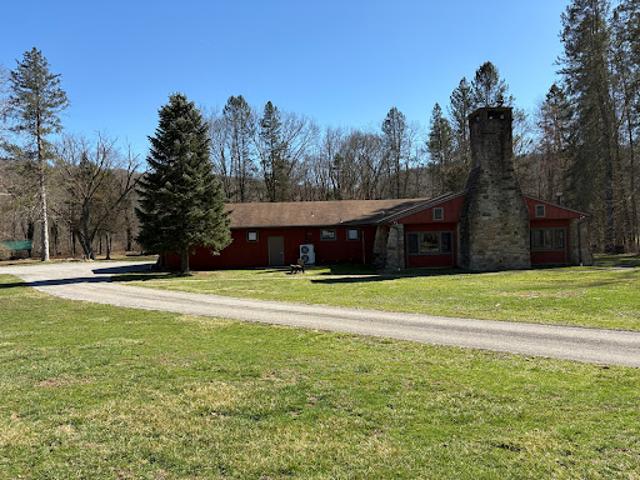 Farmhouse with garden and pool