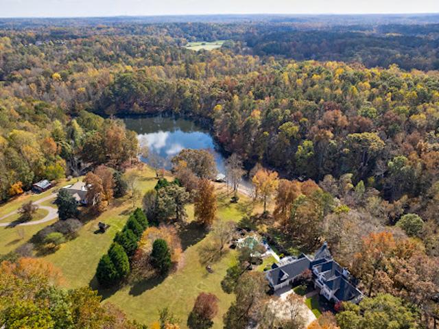 Farmhouse with garden and pool