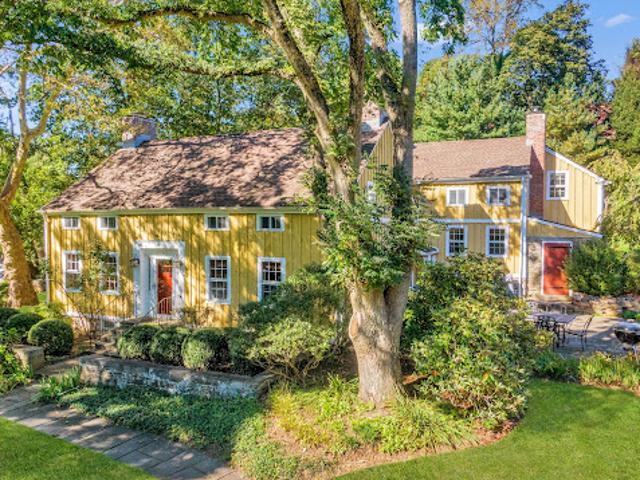 Farmhouse with garden and pool