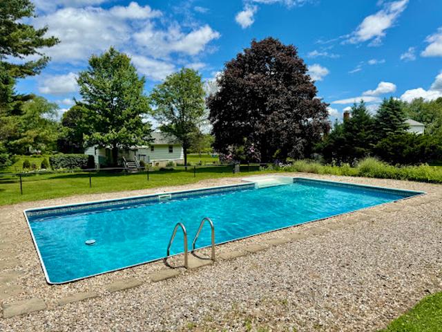 Farmhouse with garden and pool