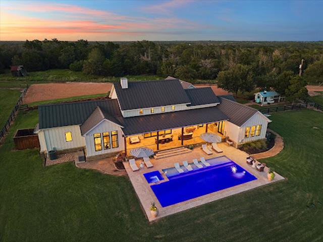 Farmhouse with pool