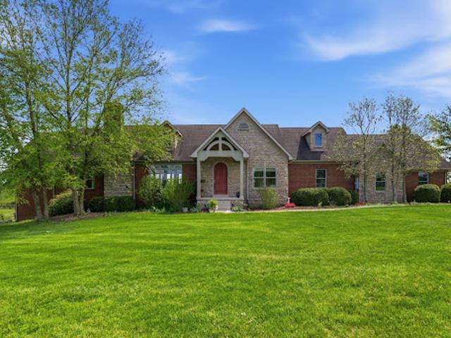 Farmhouse with pool