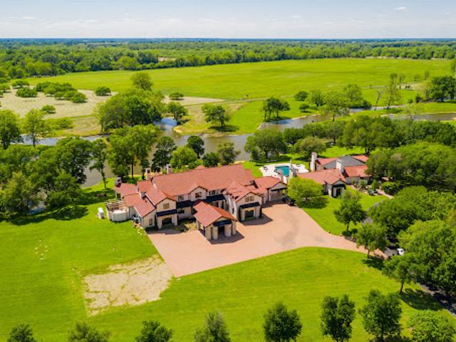 Farmhouse with pool