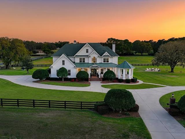 Farmhouse with pool