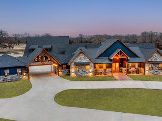 Farmhouse with pool