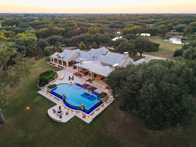 Farmhouse with pool