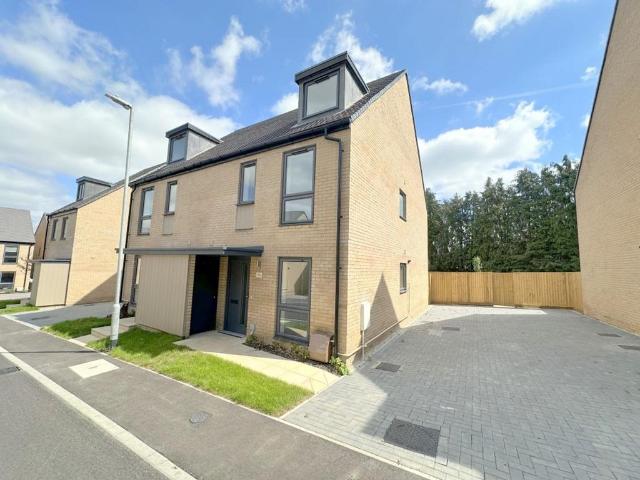 Farmstead Close, Luton, LU4 4 bed semi detached house to rent £1,900 pcm £438 pw