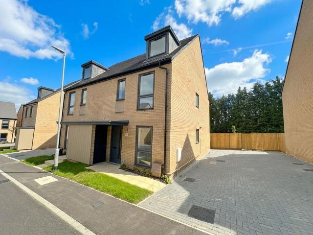 Farmstead Close, Luton, LU4 4 bed semi detached house to rent £1,900 pcm £438 pw