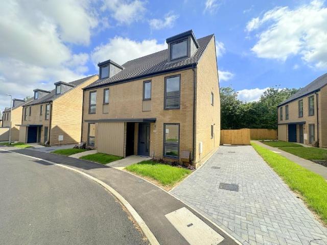Farmstead Close, Luton, LU4 9JW 4 bed semi detached house to rent £1,900 pcm £438 pw