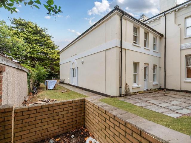 Farncombe Road, West Sussex BN11 1 bed flat to rent £1,150 pcm £265 pw