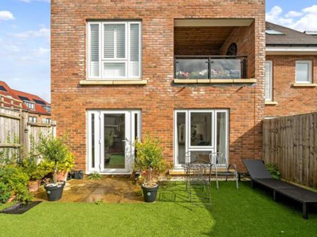 Farnborough, Cottonwood Close, Orpington, 2 Bedroom Apartment