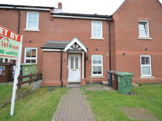 Farnborough Close 3 bed semi detached house to rent £1,095 pcm £253 pw