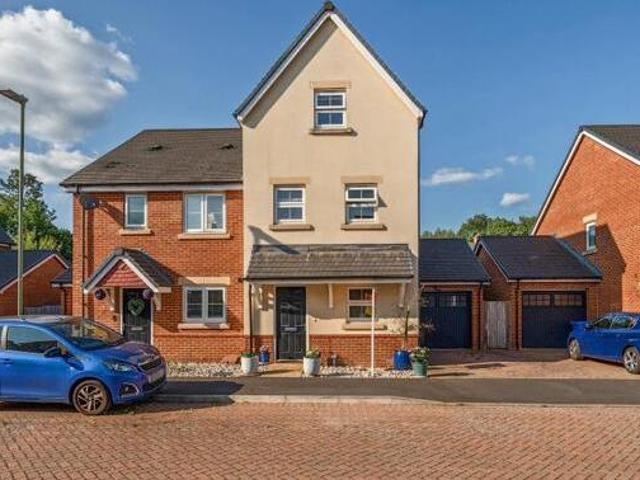 Farnborough, Hampshire, 3 Bedroom Semi detached