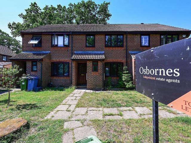 Farnborough Road, Farnborough GU14, 3 bed terraced house to rent, £1,750 pcm | PrimeLocation