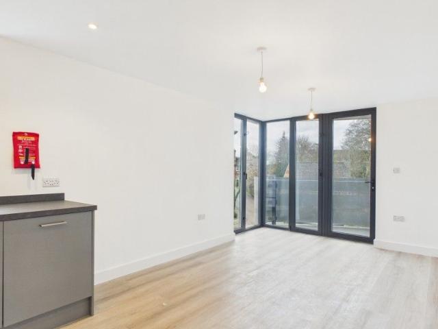 Farnborough Road, Farnborough GU14, 1 bed flat to rent, £1,300 pcm | PrimeLocation