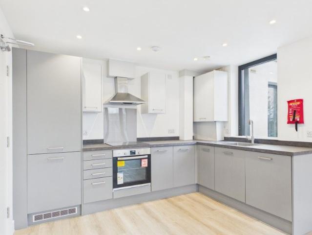 Farnborough Road, Farnborough GU14, 1 bed flat to rent, £1,350 pcm | PrimeLocation