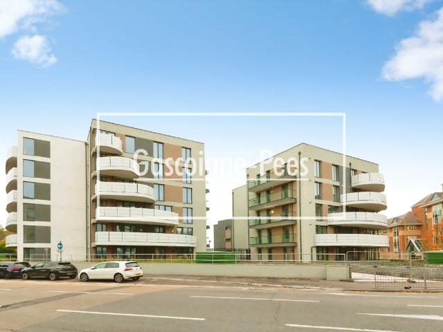 Farnborough Road, Farnborough GU14, 1 bed flat to rent, £1,400 pcm | PrimeLocation