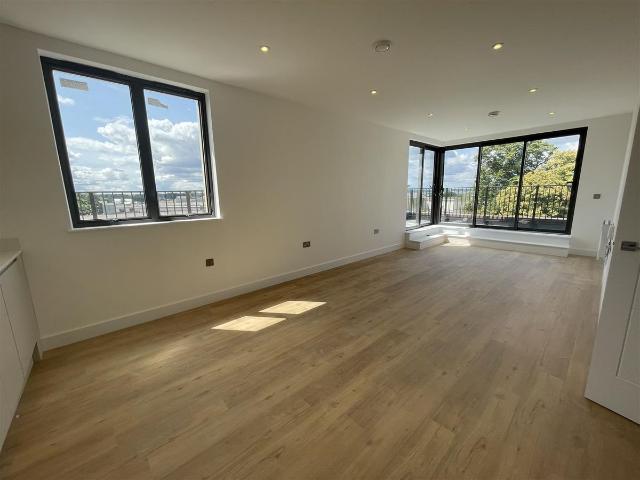 Farnborough Road, Farnborough GU14, 2 bed shared accommodation to rent, £1,650 pcm | PrimeLocation