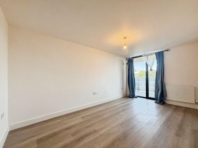 Farnborough Road, Farnborough, Hampshire, GU14