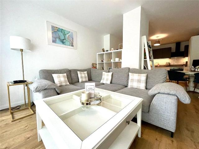 Farnborough Road, Farnborough, Hampshire GU14, 1 bed flat to rent, £1,350 pcm | PrimeLocation