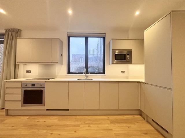 Farnborough Road, Farnborough, Hampshire GU14, 1 bed flat to rent, £1,300 pcm | PrimeLocation