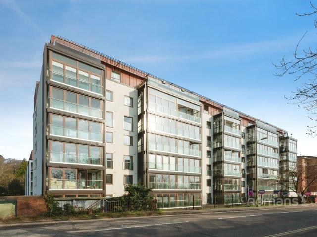 Farnborough Road, Farnborough, Hampshire GU14, 2 bed flat to rent, £1,550 pcm | PrimeLocation