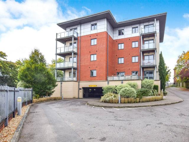 Farnborough Road, Farnborough, Hampshire GU14, 2 bed flat to rent, £1,500 pcm | PrimeLocation