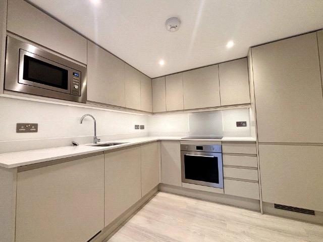 Farnborough Road, Farnborough, Hampshire GU14, 2 bed flat to rent, £1,700 pcm | PrimeLocation