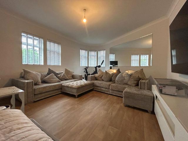 Farnborough Road, Farnborough, Hampshire GU14, 4 bed flat to rent, £1,750 pcm | PrimeLocation