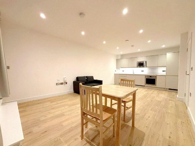 Farnborough Road, Farnborough, Hampshire, GU14