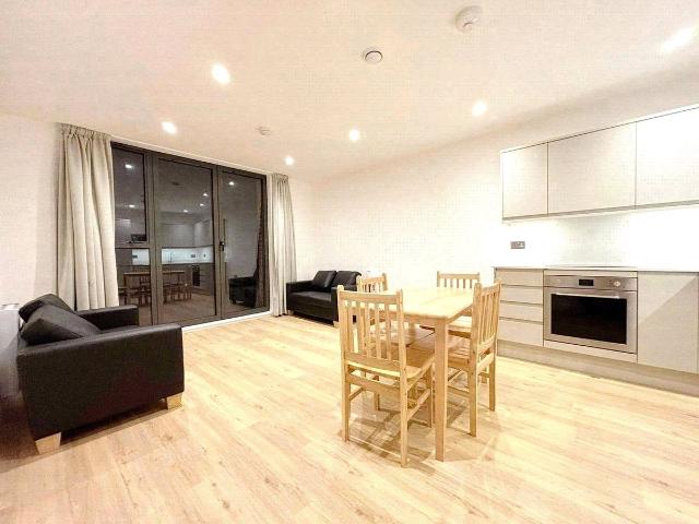 Farnborough Road, Farnborough, Surrey GU14, 2 bed flat to rent, £1,650 pcm | PrimeLocation