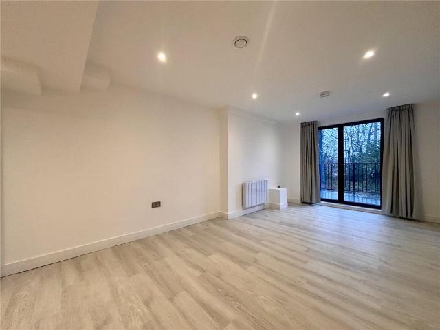 Farnborough Road, Farnborough, Surrey, GU14