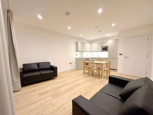 Farnborough Road, Farnborough, Surrey, GU14