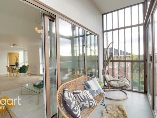 Farnborough Road, Farnborough 2 bed apartment to rent £1,550 pcm £358 pw