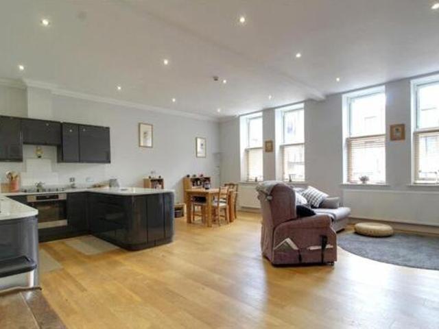 Farnborough Road, Farnborough, 2 Bedroom Maisonette