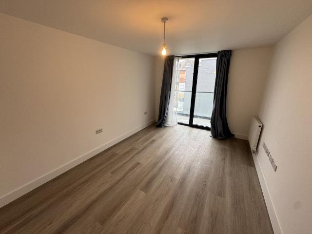 Farnborough Road GU14, 1 bed flat to rent, £1,349 pcm | PrimeLocation