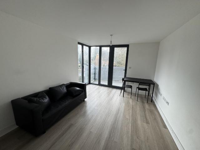 Farnborough Road GU14, 1 bed flat to rent, £1,349 pcm | PrimeLocation