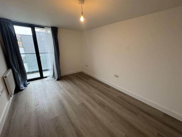 Farnborough Road GU14, 1 bed flat to rent, £1,349 pcm | PrimeLocation