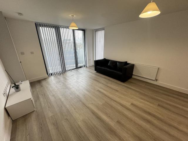 Farnborough Road GU14, 2 bed flat to rent, £1,599 pcm | PrimeLocation