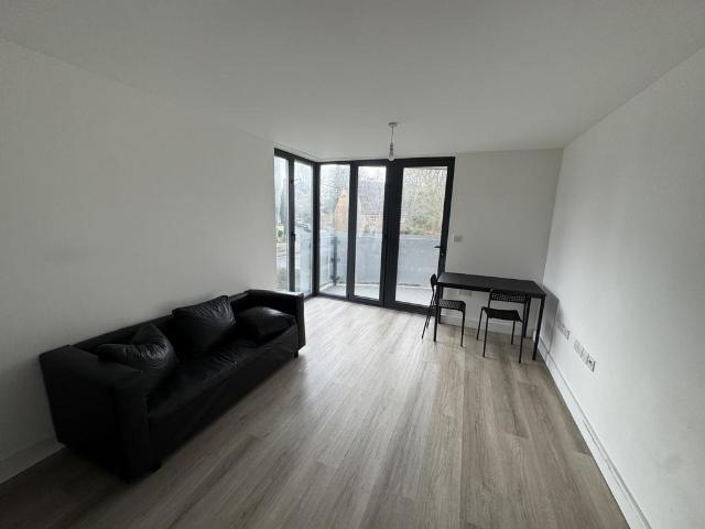 Farnborough Road, GU14 7HN 1 bed flat to rent £1,349 pcm £311 pw
