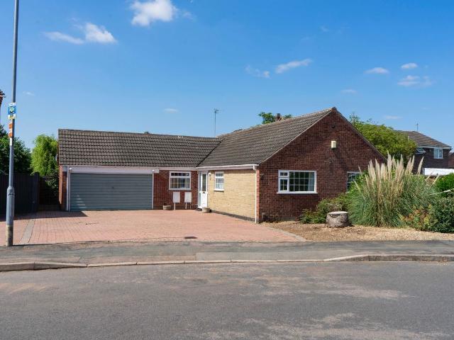 Farndale, Wigston, Leicester LE18, 3 bed detached bungalow to rent, £1,350 pcm | PrimeLocation