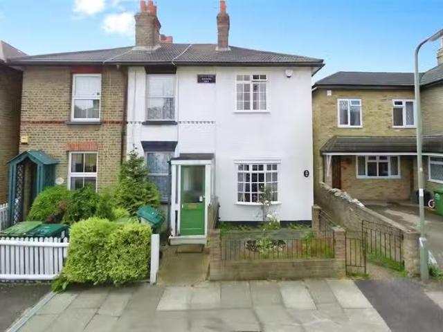 Farnell Road, Staines upon Thames, Surrey, TW18 4HT