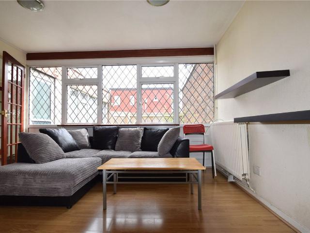 Farnham Gardens, London, Raynes Park SW20, 4 bed terraced house to rent, £2,988 pcm | PrimeLocation